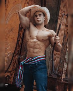 Ultimate Guide (2024): How to Find Athletic Fit Clothing for ...